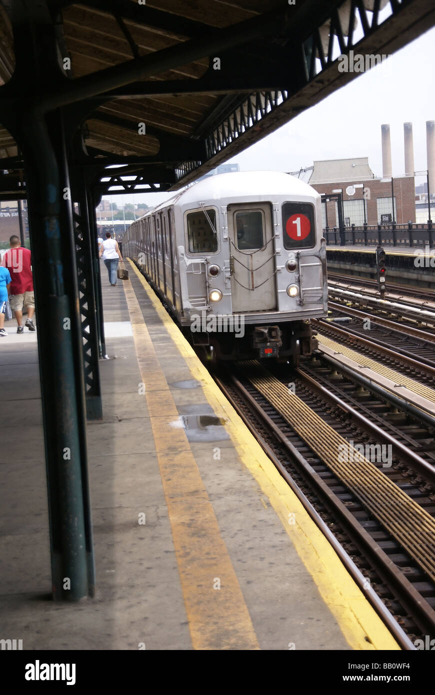 Elevated subway hi-res stock photography and images - Alamy