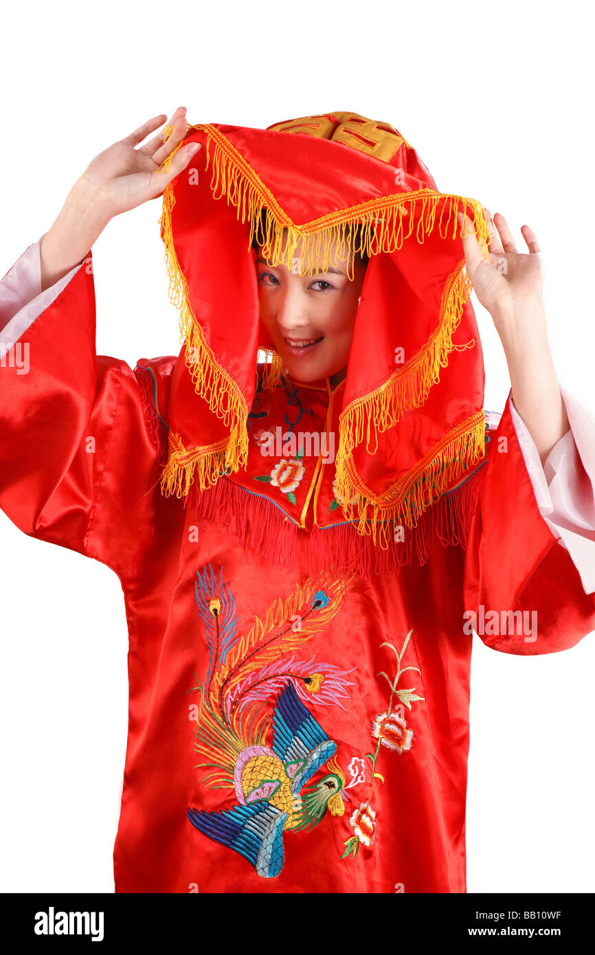 Bride dressing in chinese traditional style Stock Photo - Alamy