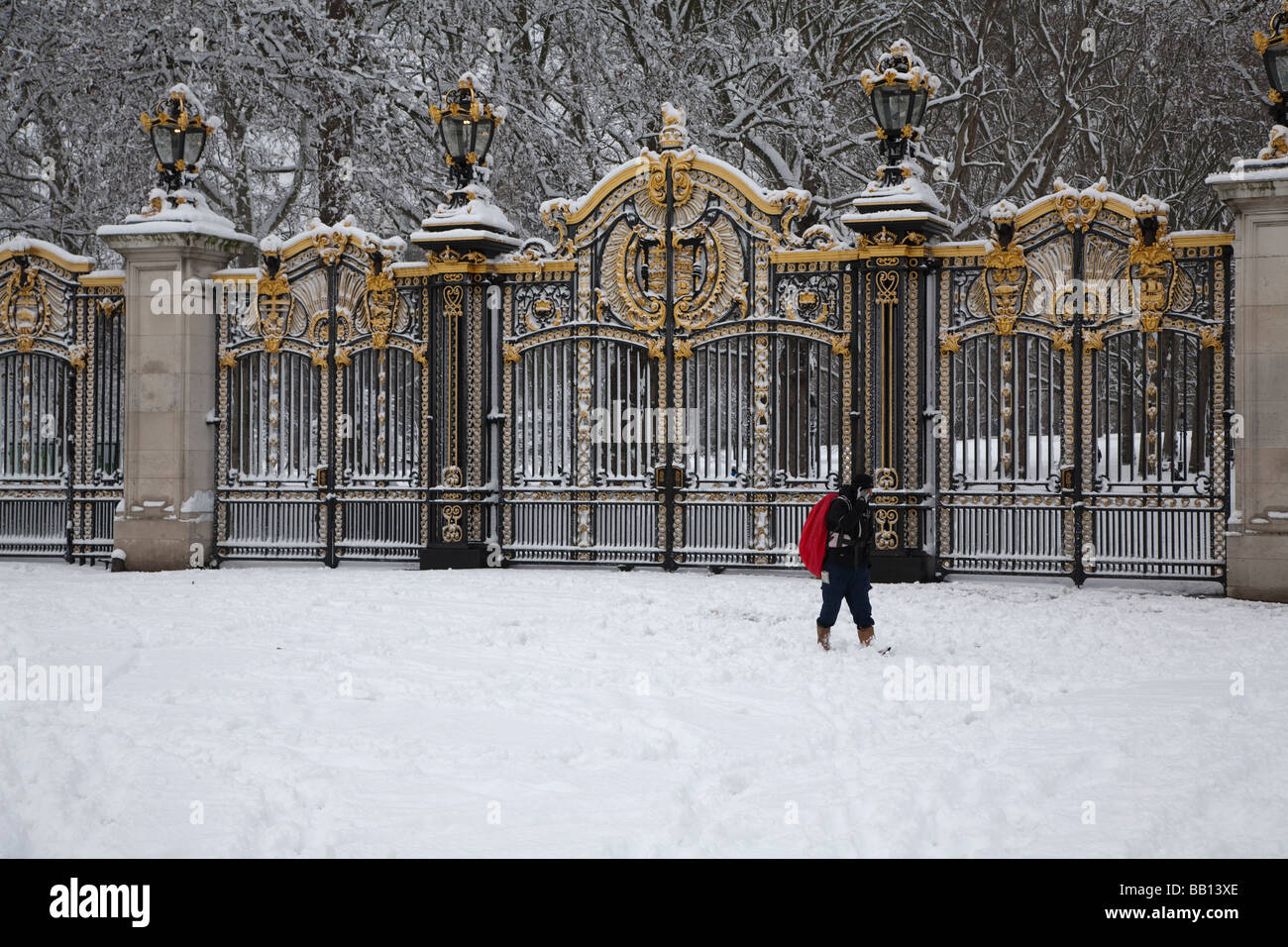 Ornate Gate leading into Green Park, London Stock Photo - Alamy
