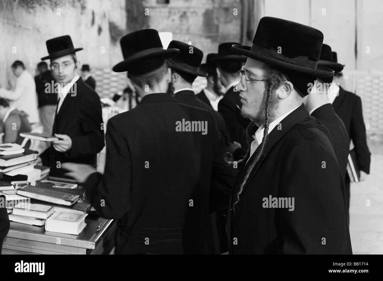 Black and white wailing wall jerusalem hi-res stock photography and ...