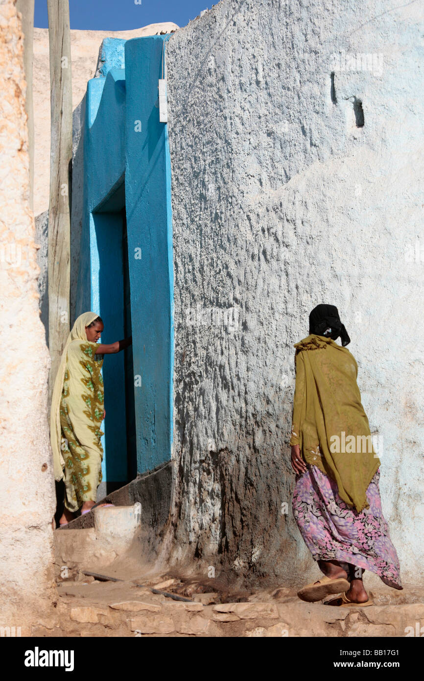 Woman in traditional dress in Old Harar, the legendary Muslim dominated ...