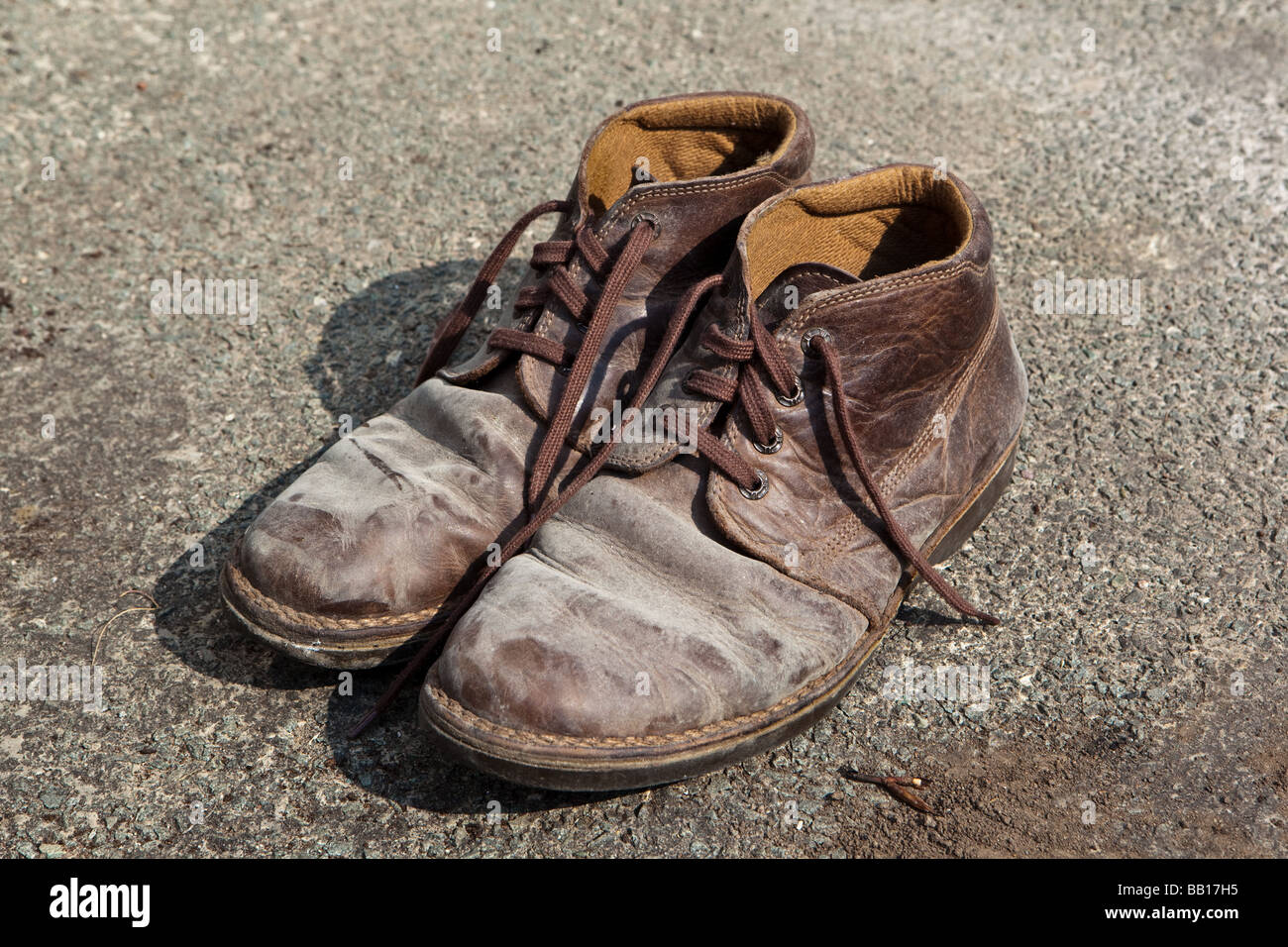 Old worn out working boots hi-res stock photography and images - Alamy