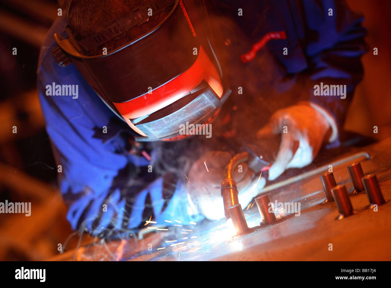 welder at work Stock Photo - Alamy