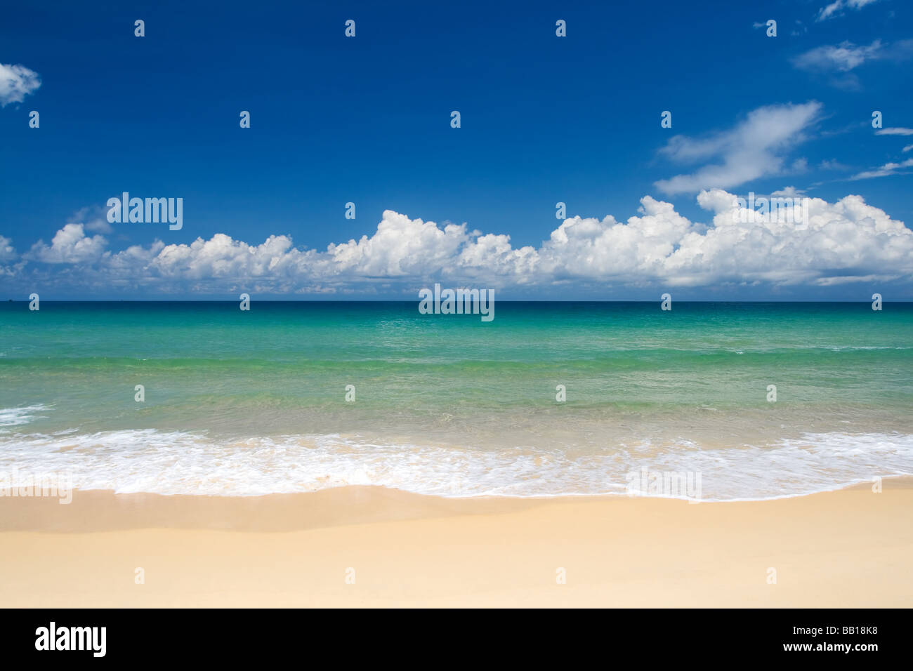 Beautiful empty beach sea hi-res stock photography and images - Alamy