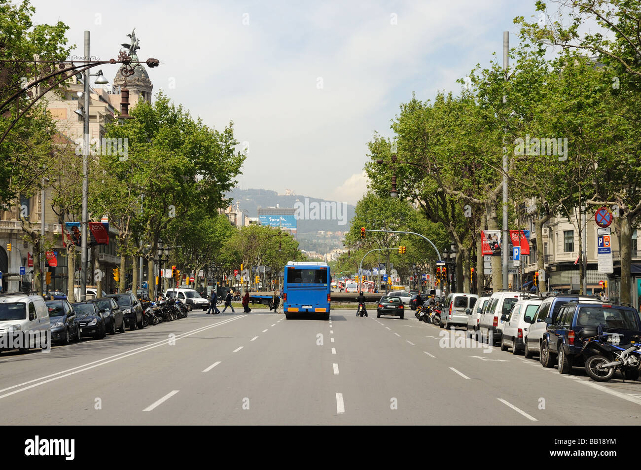 City street traffic in spain hi-res stock photography and images - Alamy
