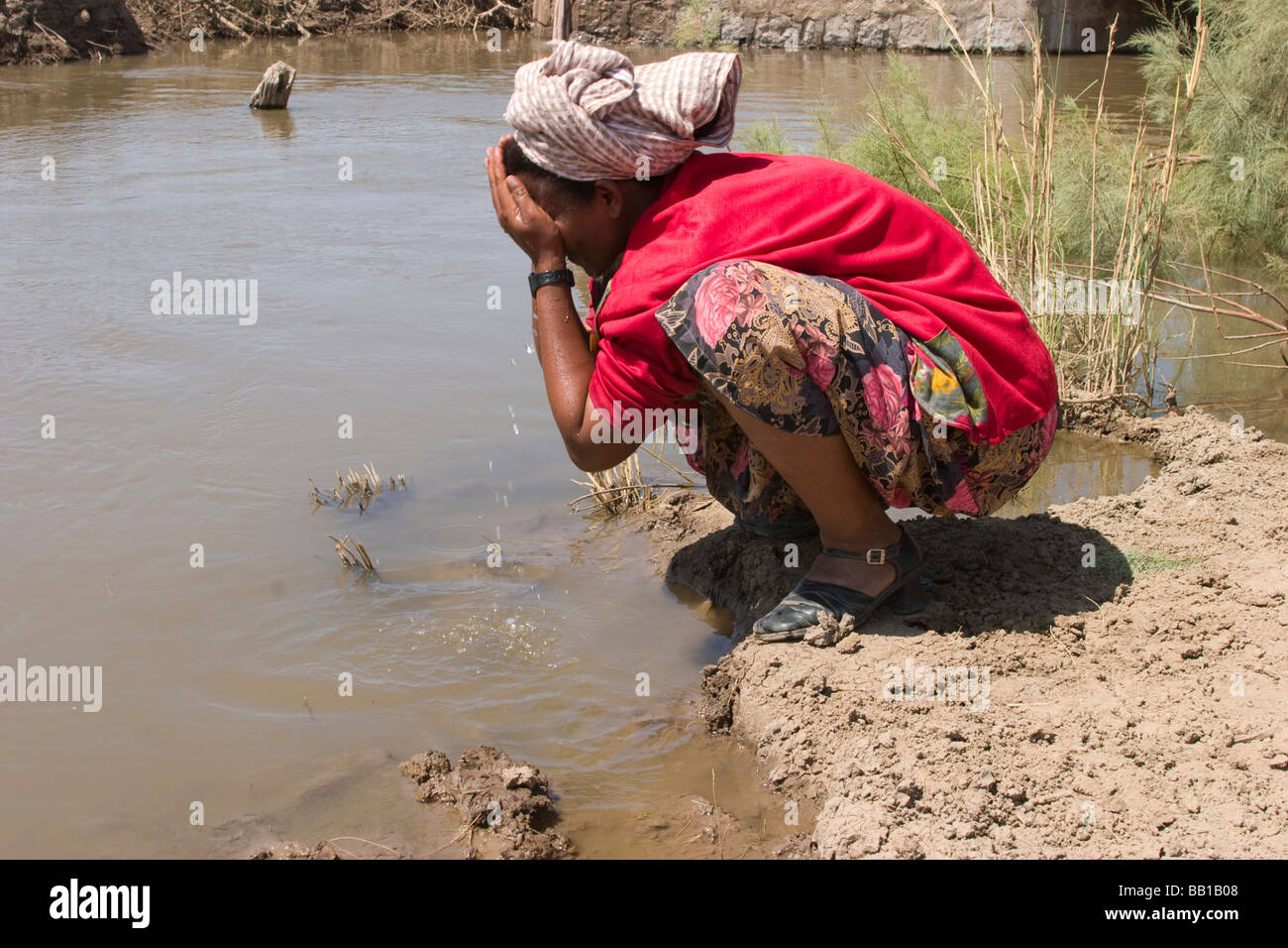 Face washing africa hi-res stock photography and images - Alamy