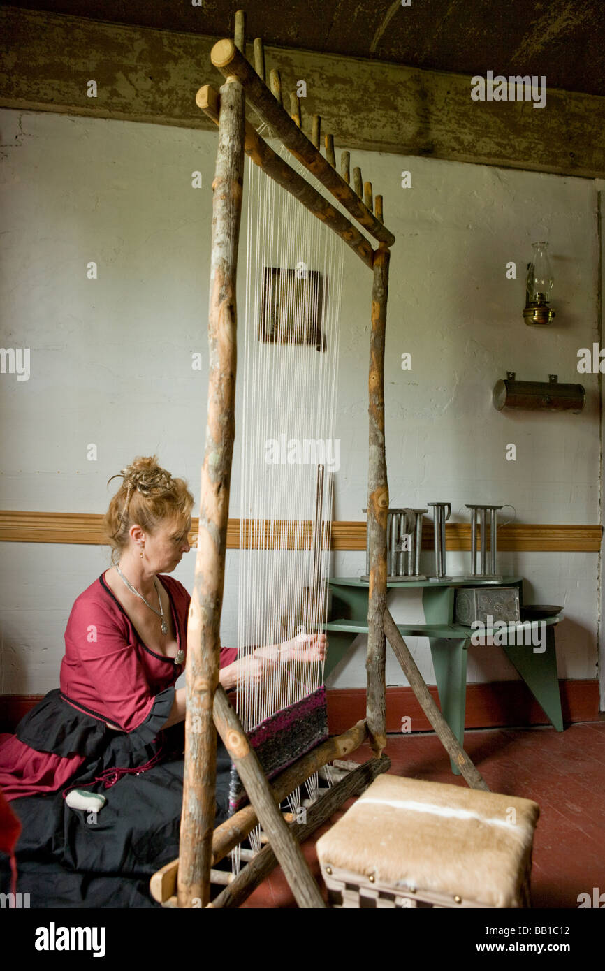 Weaving loom historic hi-res stock photography and images - Alamy
