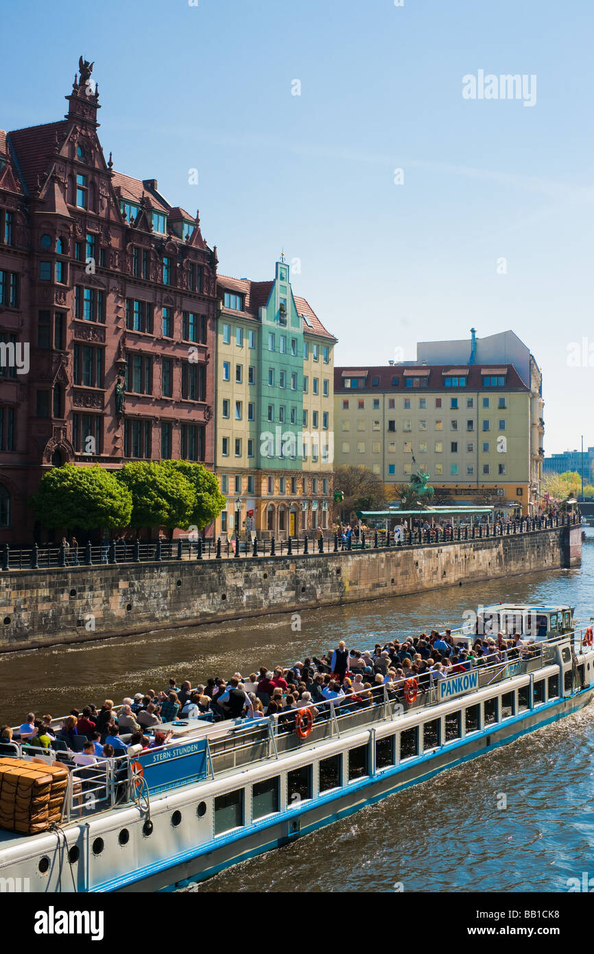 Sightseeing tour boat ride on hi-res stock photography and images - Alamy