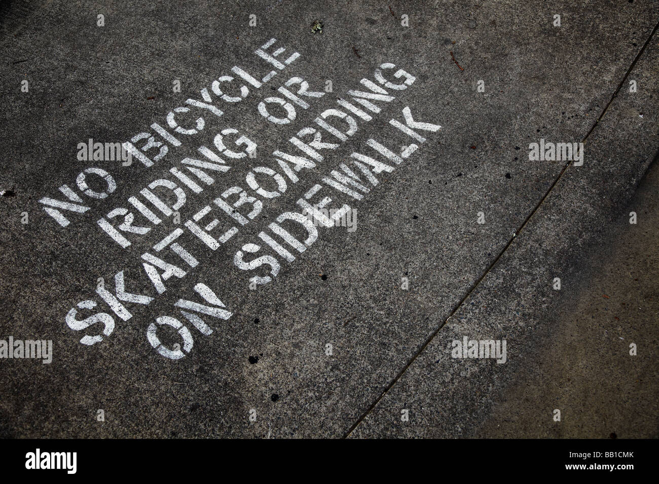 No bicycle riding or skateboarding on sidewalk Stock Photo - Alamy
