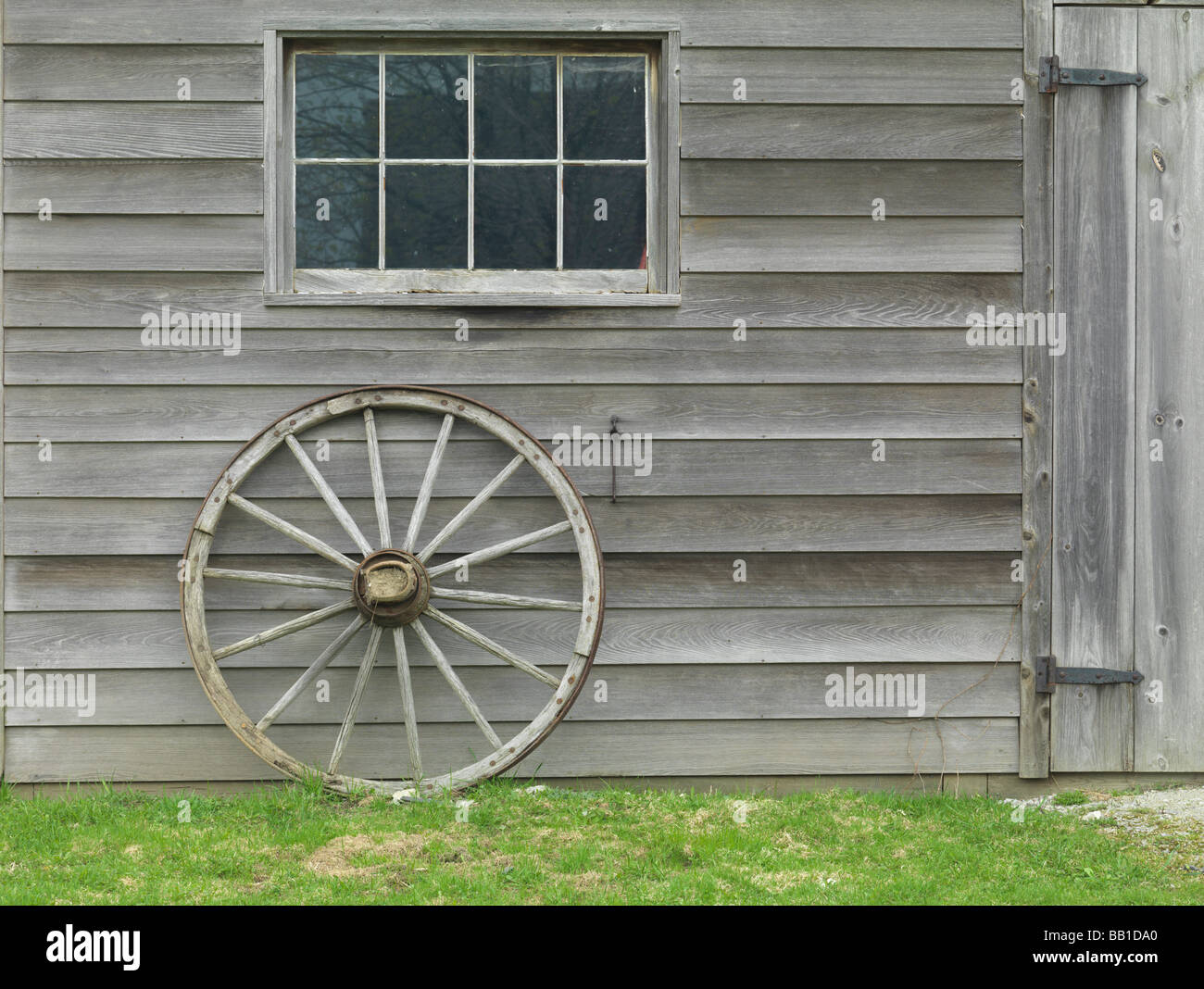 Old cart wheel hi-res stock photography and images - Alamy