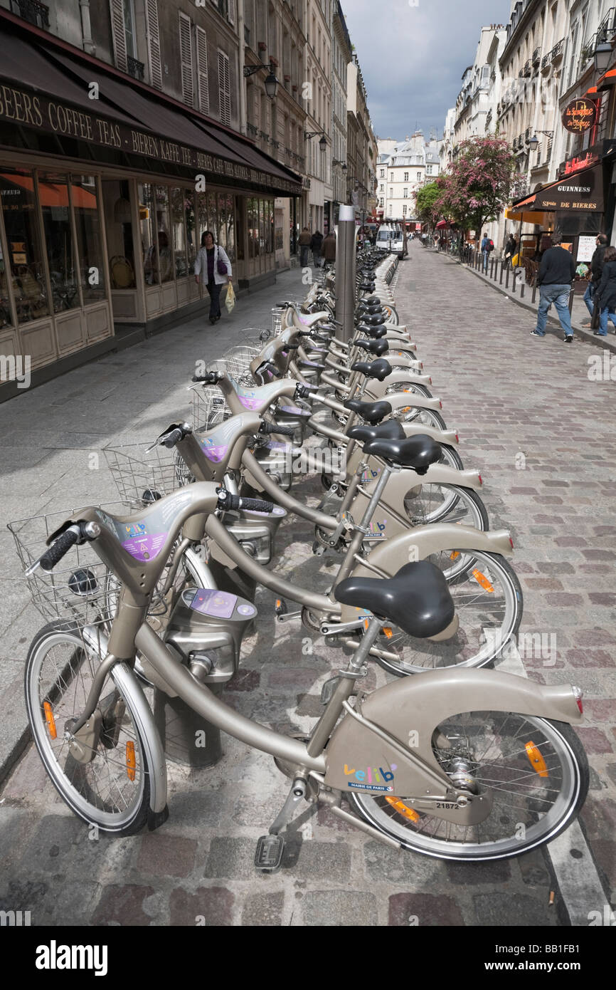 Row of Velib hire bicycles in Paris street Stock Photo - Alamy