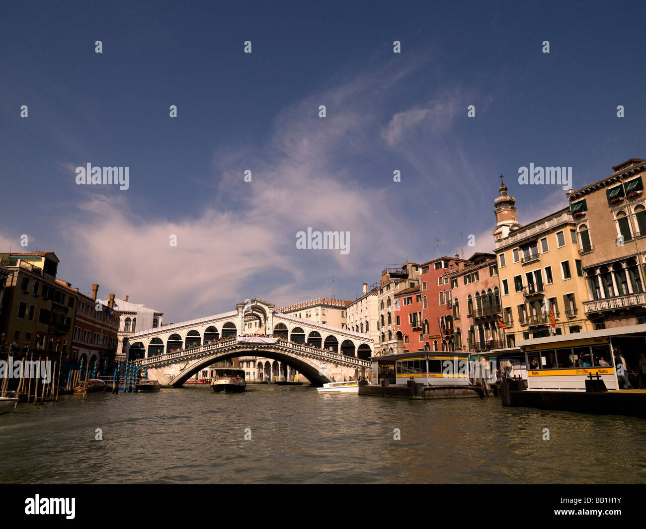 Bridge veiw hi-res stock photography and images - Alamy