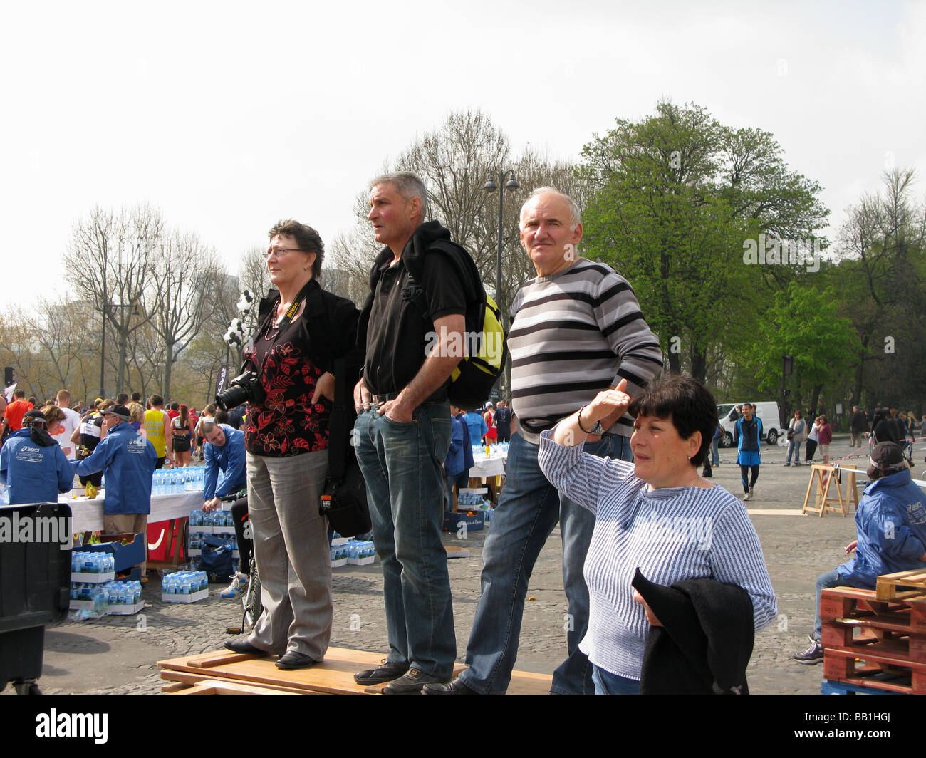 Paris france marathon crowd hi-res stock photography and images - Alamy