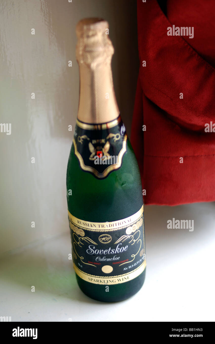 BOTTLE OF RUSSIAN CHAMPAGNE Stock Photo - Alamy