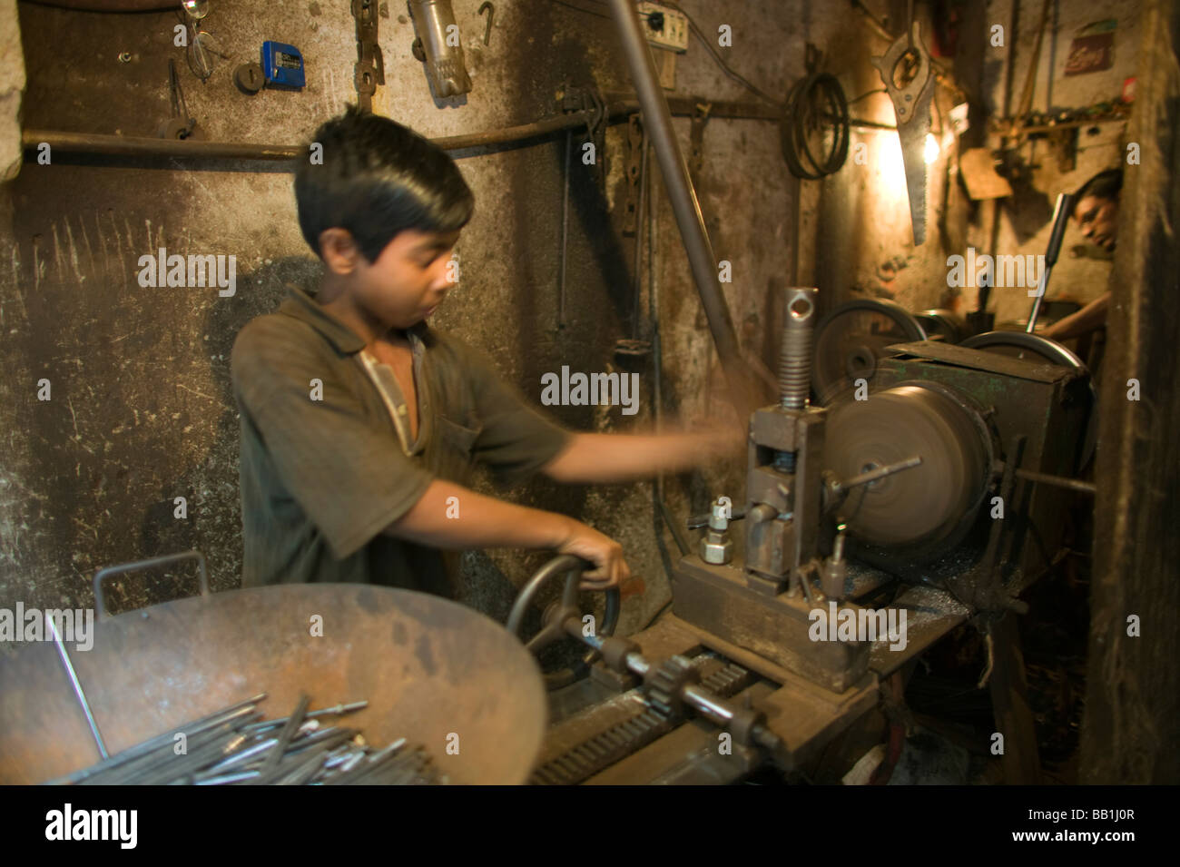 Child making bolts, Dhaka, Bangladesh Stock Photo - Alamy