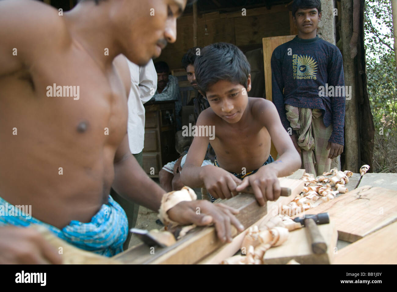 Child carpenter, Dhaka, Bangladesh Stock Photo - Alamy