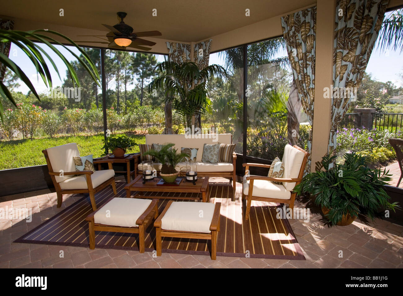 Modern house hi-res stock photography and images - Alamy