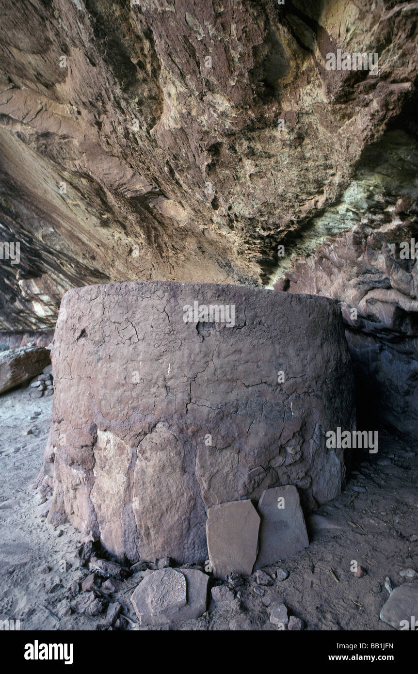 Prehistoric cliff dwelling built by the Anasazi in Natural Bridges ...