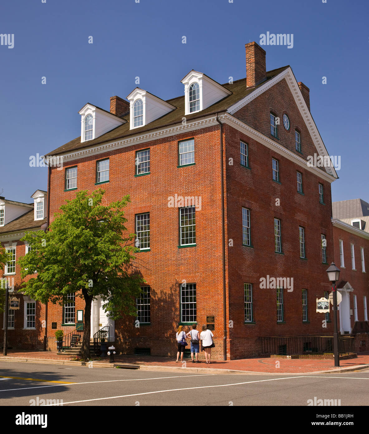 Old tavern america hi-res stock photography and images - Alamy