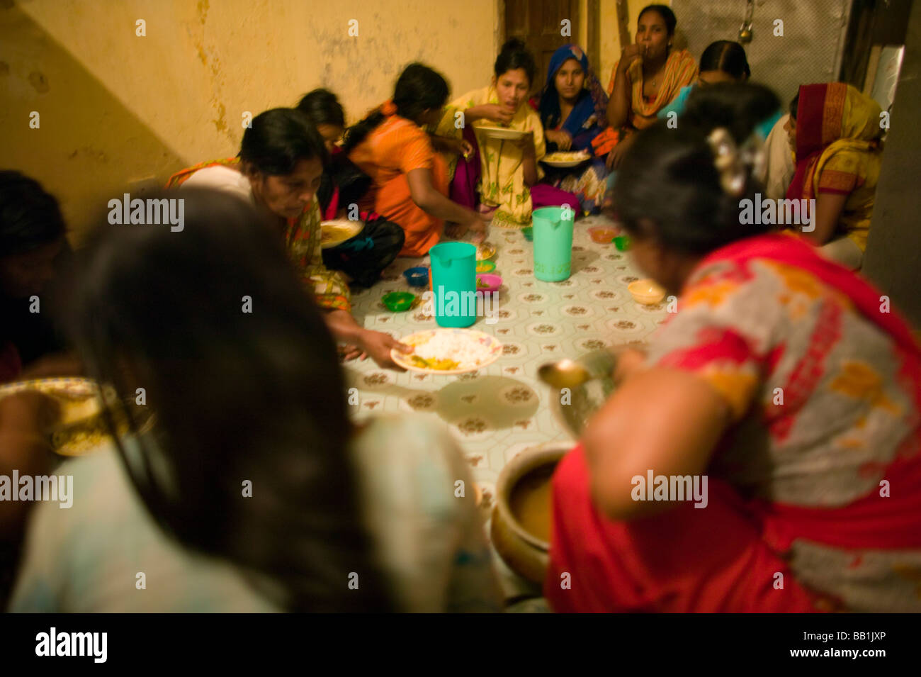 Group of women having a meal, Dhaka, Bangladesh Stock Photo - Alamy