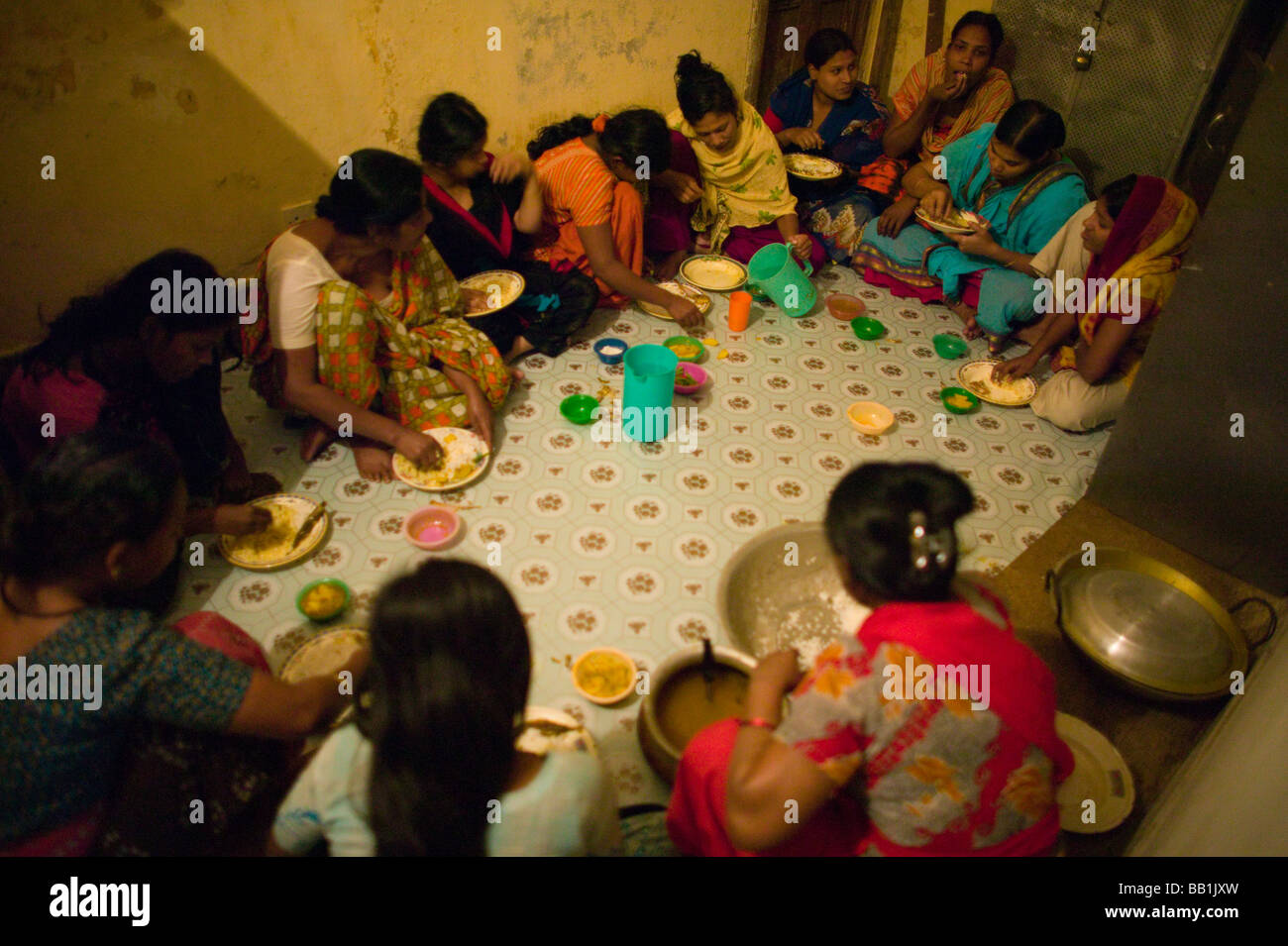 Group of women having a meal, Dhaka, Bangladesh Stock Photo - Alamy