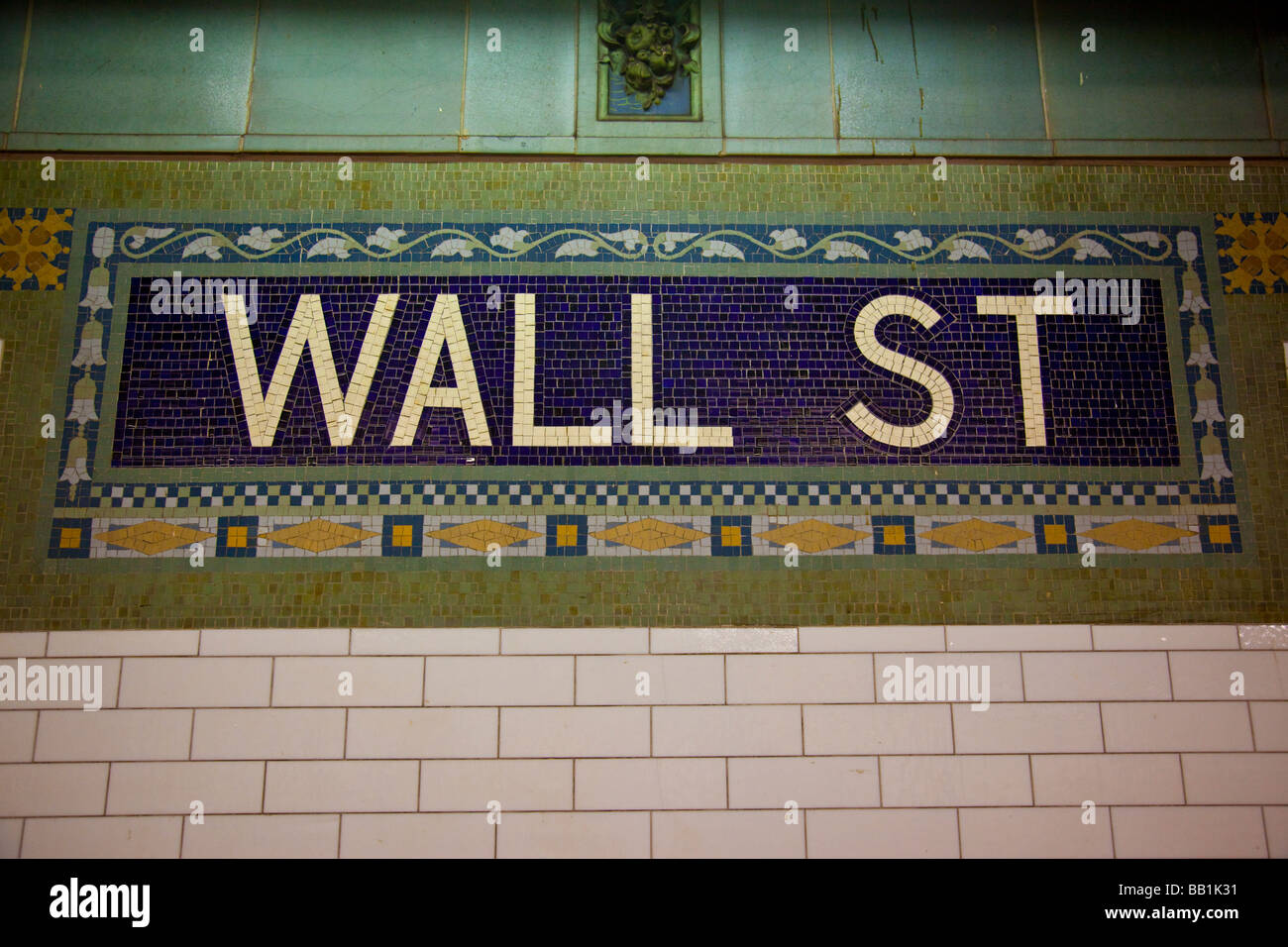 Wall Street Subway Platform in Manhattan New York Stock Photo - Alamy