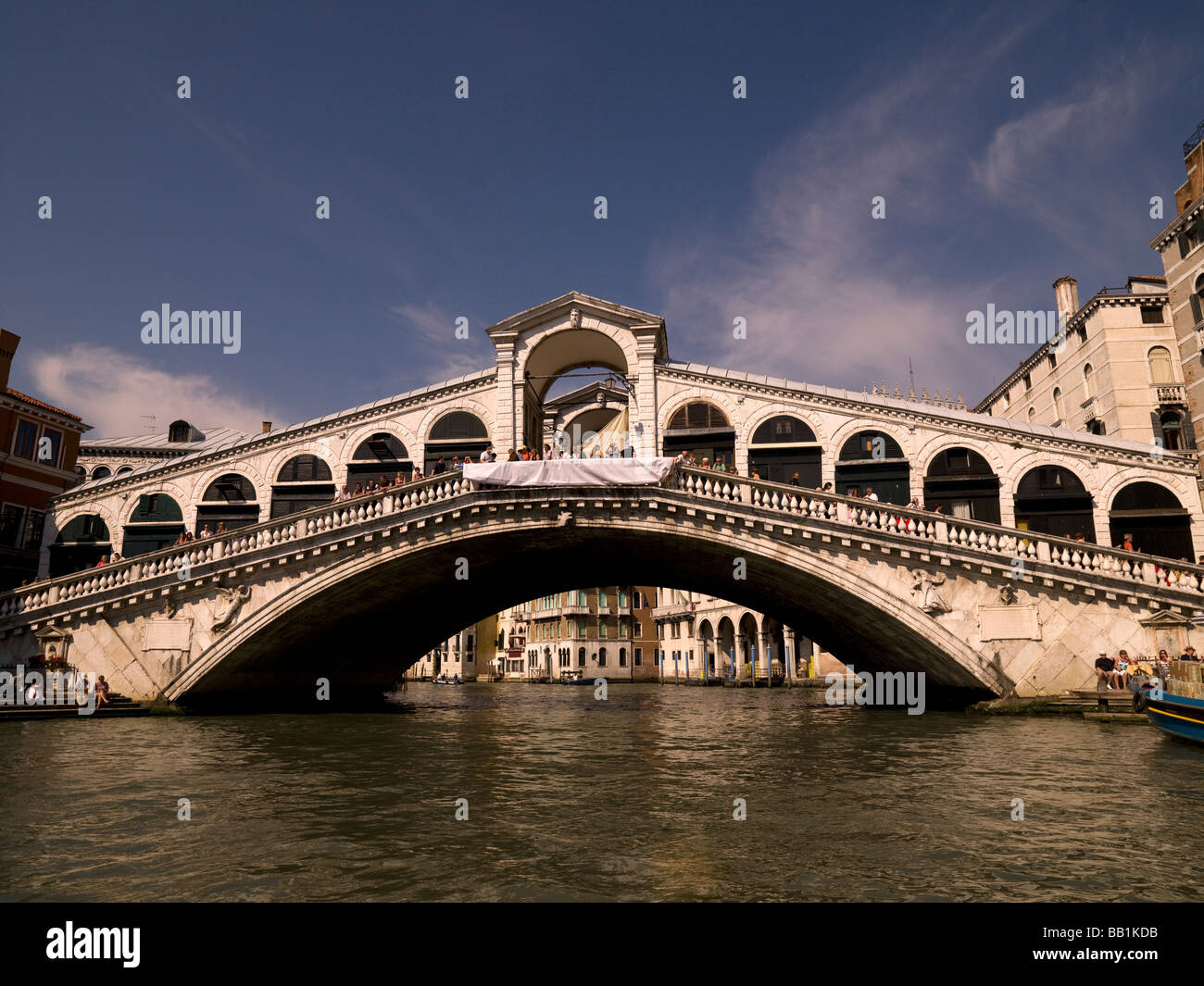 Front veiw of Rialto bridge; Grand Canal, Venice, Italy Stock Photo - Alamy