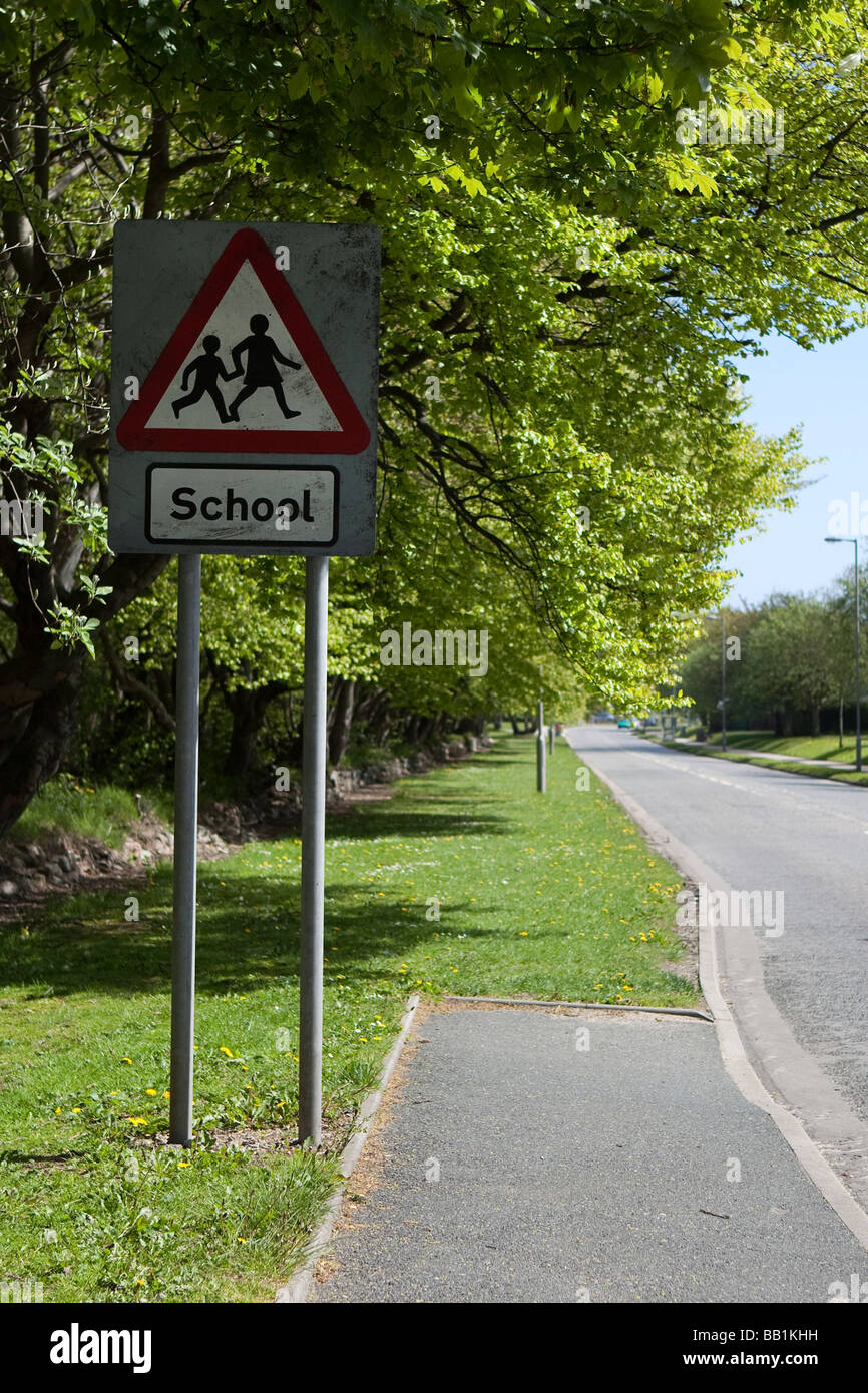 School children cross road hi-res stock photography and images - Alamy