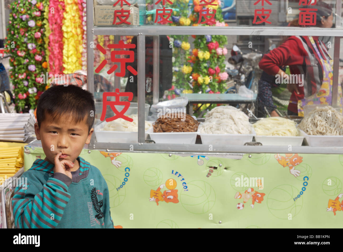 Food stall selling noodles hi-res stock photography and images - Alamy