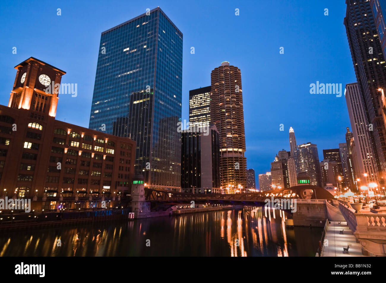 Chicago river lighting hi-res stock photography and images - Alamy