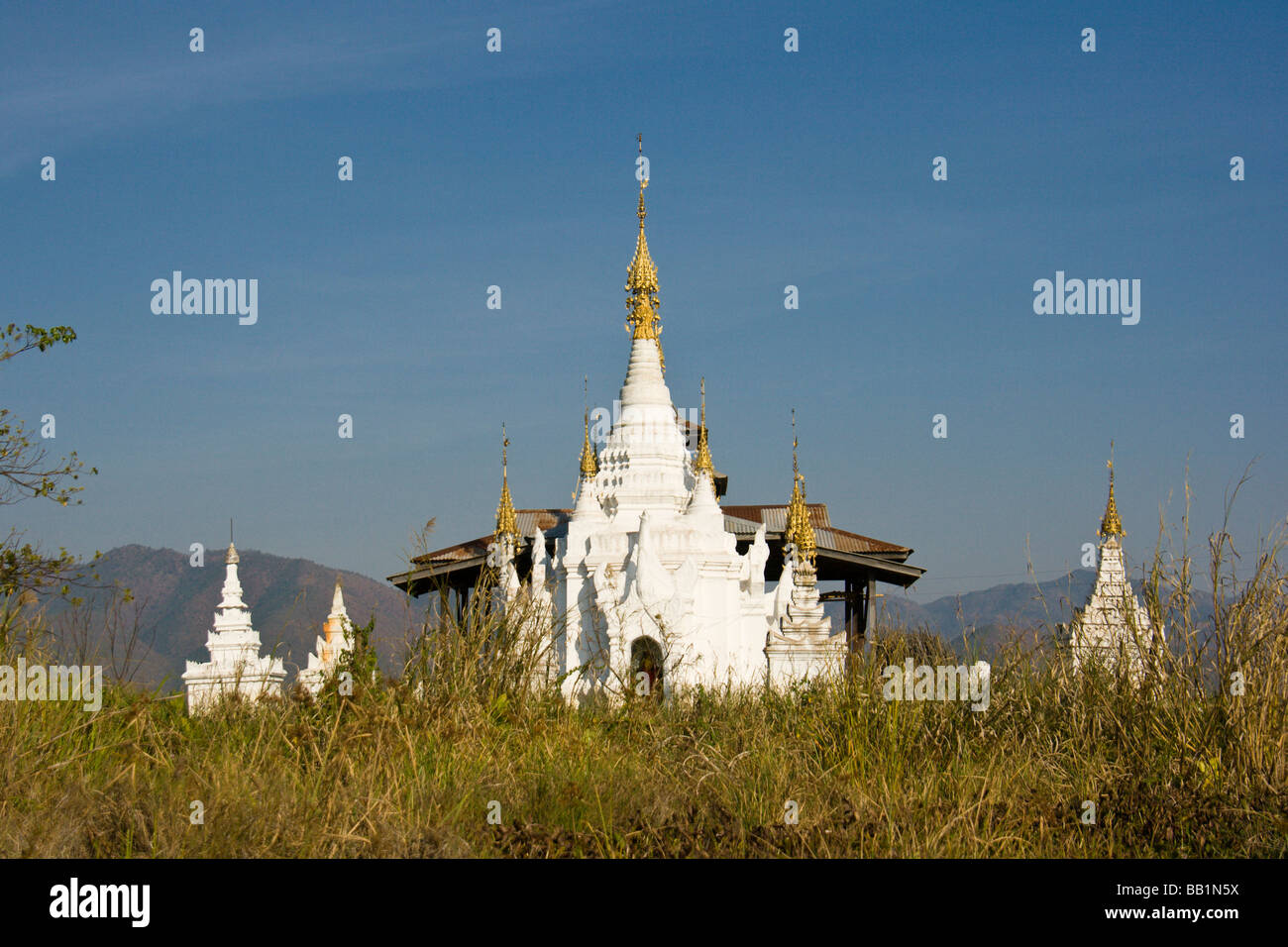 Southeast asia myanmar burma inlay lake hi-res stock photography and ...