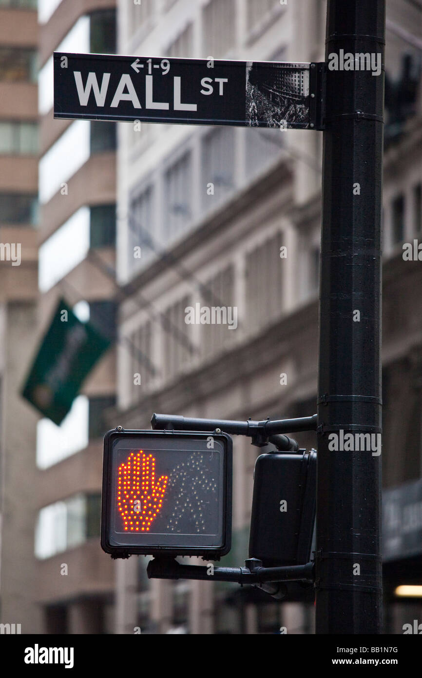 Street light sign hi-res stock photography and images - Alamy