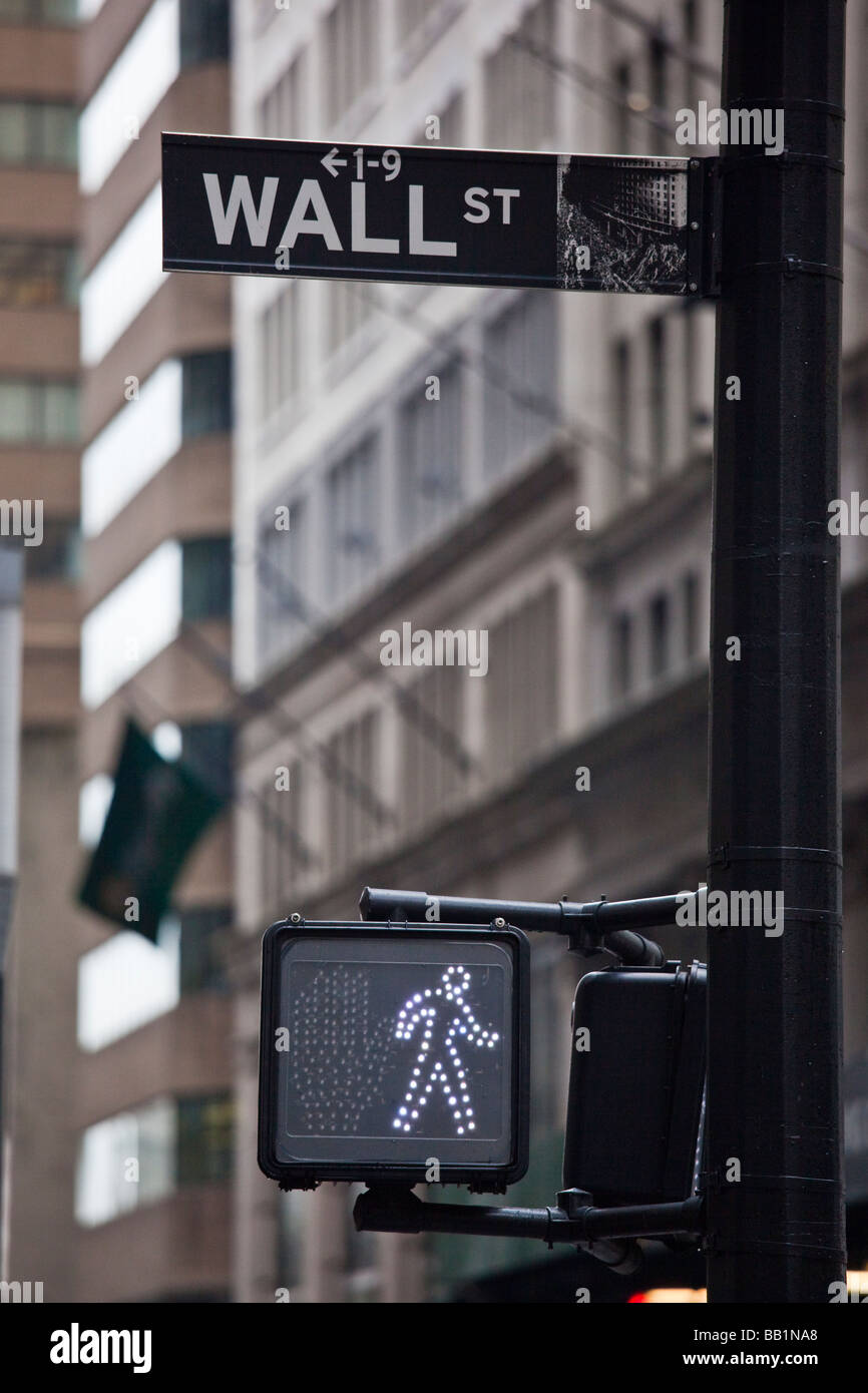 Financial district wall street sign hi-res stock photography and images ...