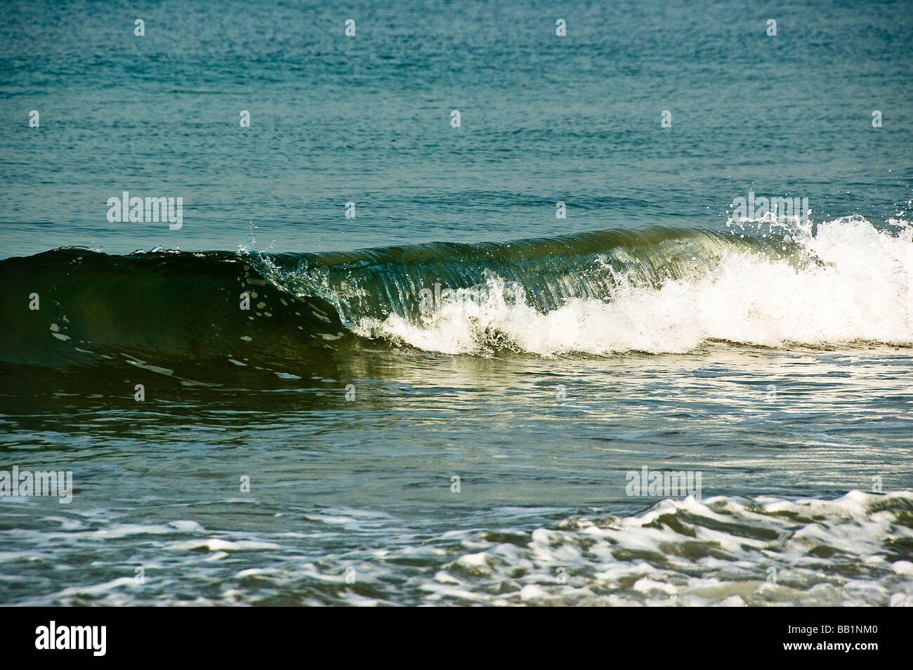 Ocean waves of the Arabian sea Stock Photo - Alamy