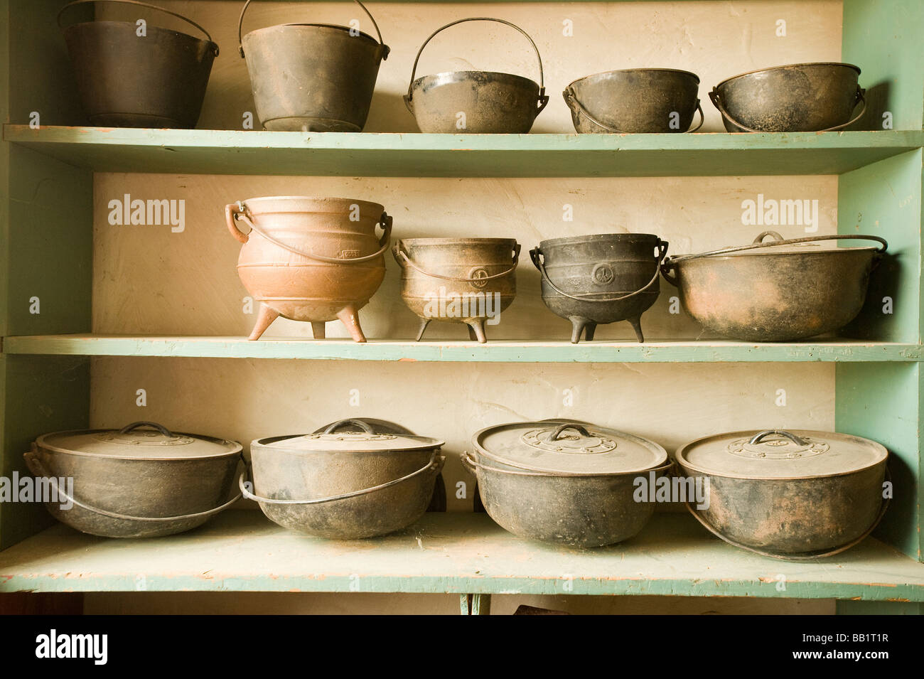 Old cooking pots hi-res stock photography and images - Alamy