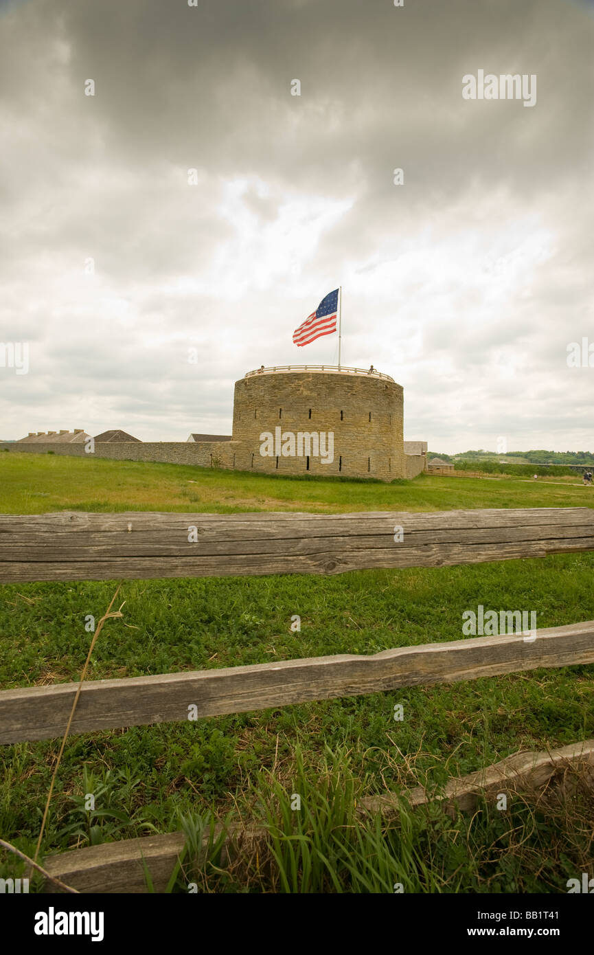 AN AMERICAN FLAG FLYS ABOVE HISTORIC FORT SNELLING Stock Photo - Alamy