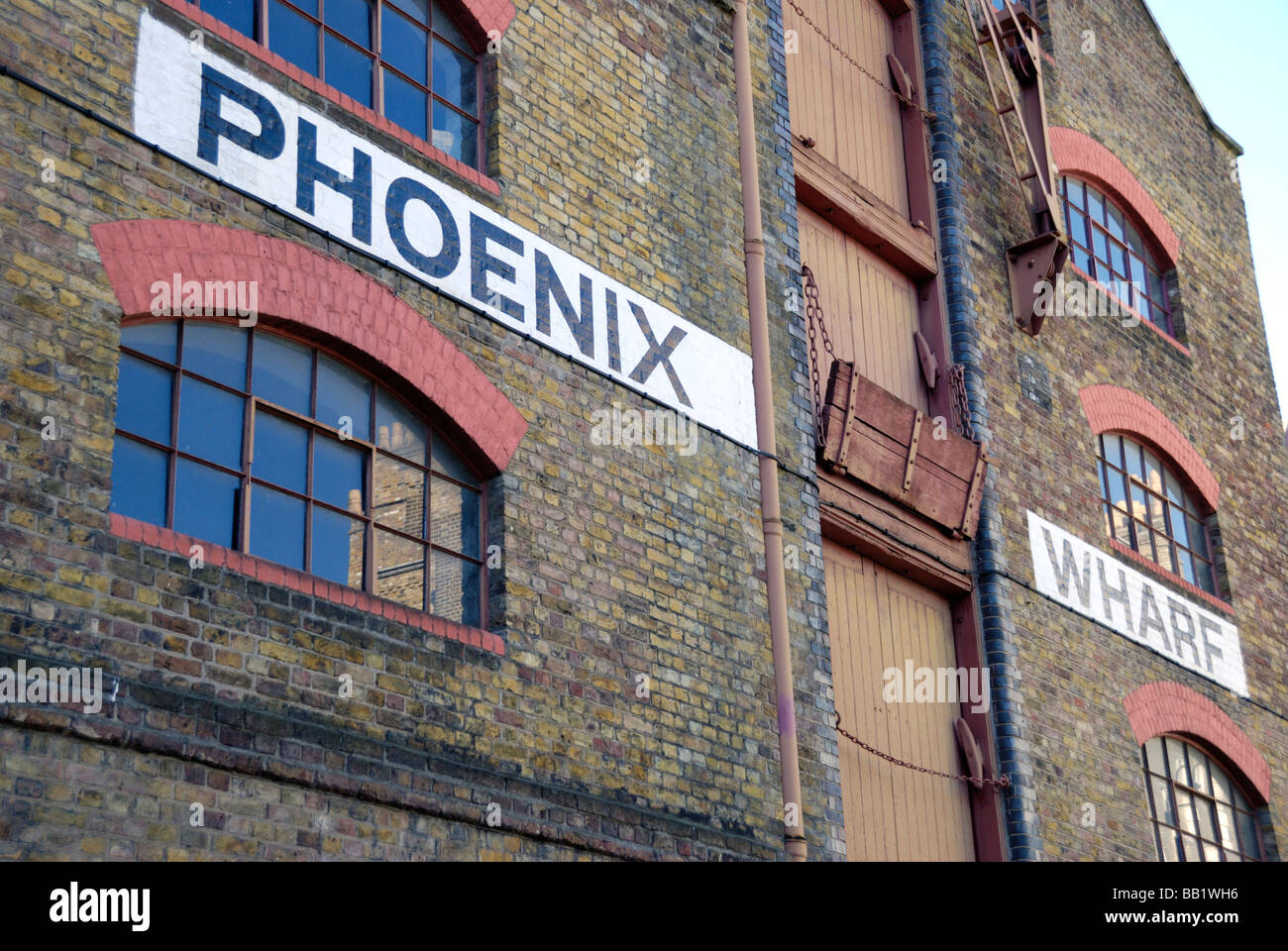 Phoenix Wharf Wapping High Street Wapping London Stock Photo - Alamy