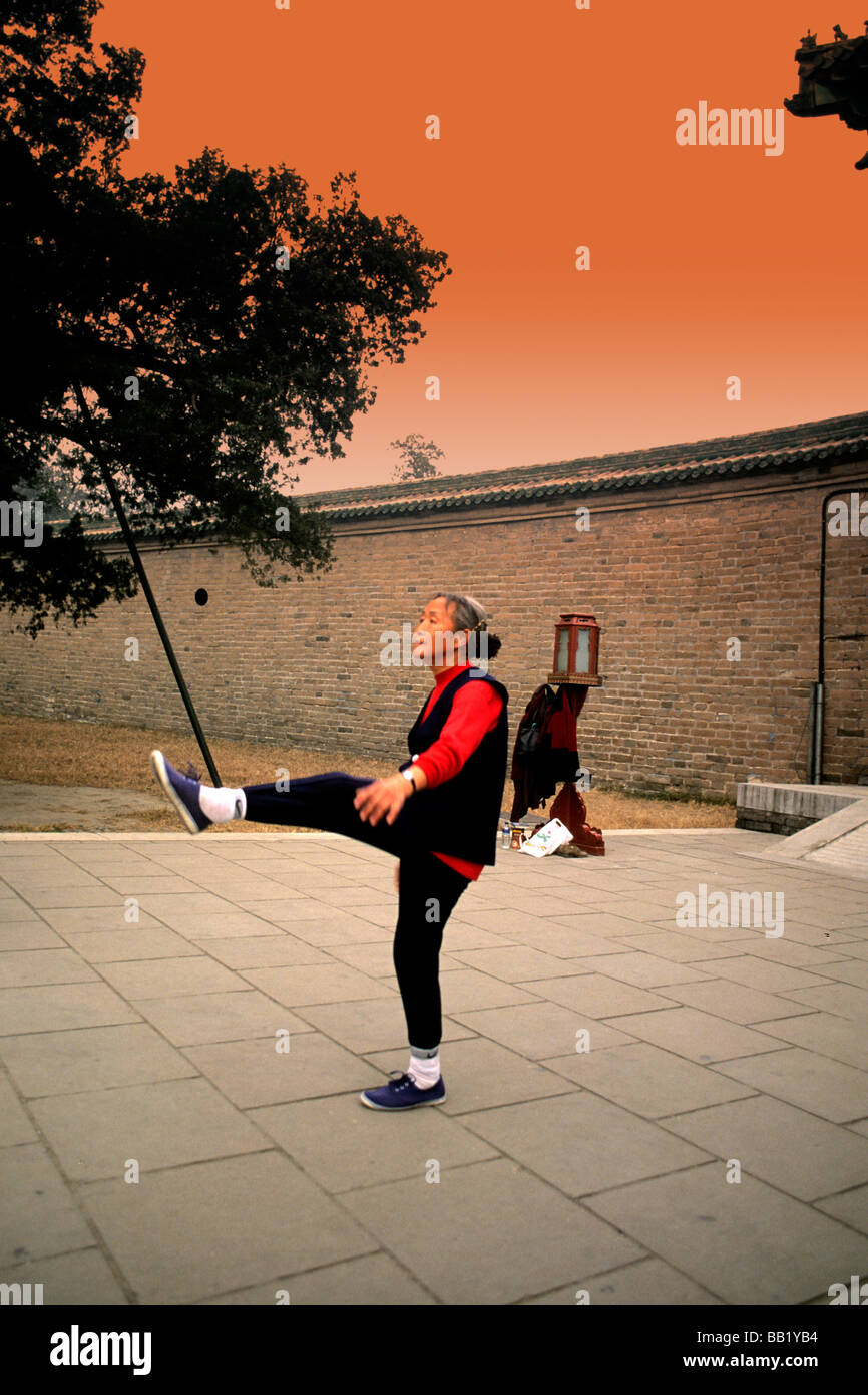 Chinese woman exercising hi-res stock photography and images - Alamy