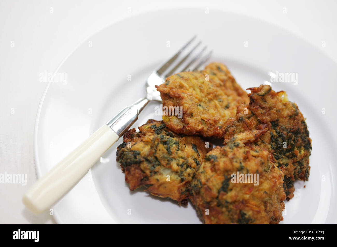 Deep fried indian snacks hi-res stock photography and images - Alamy