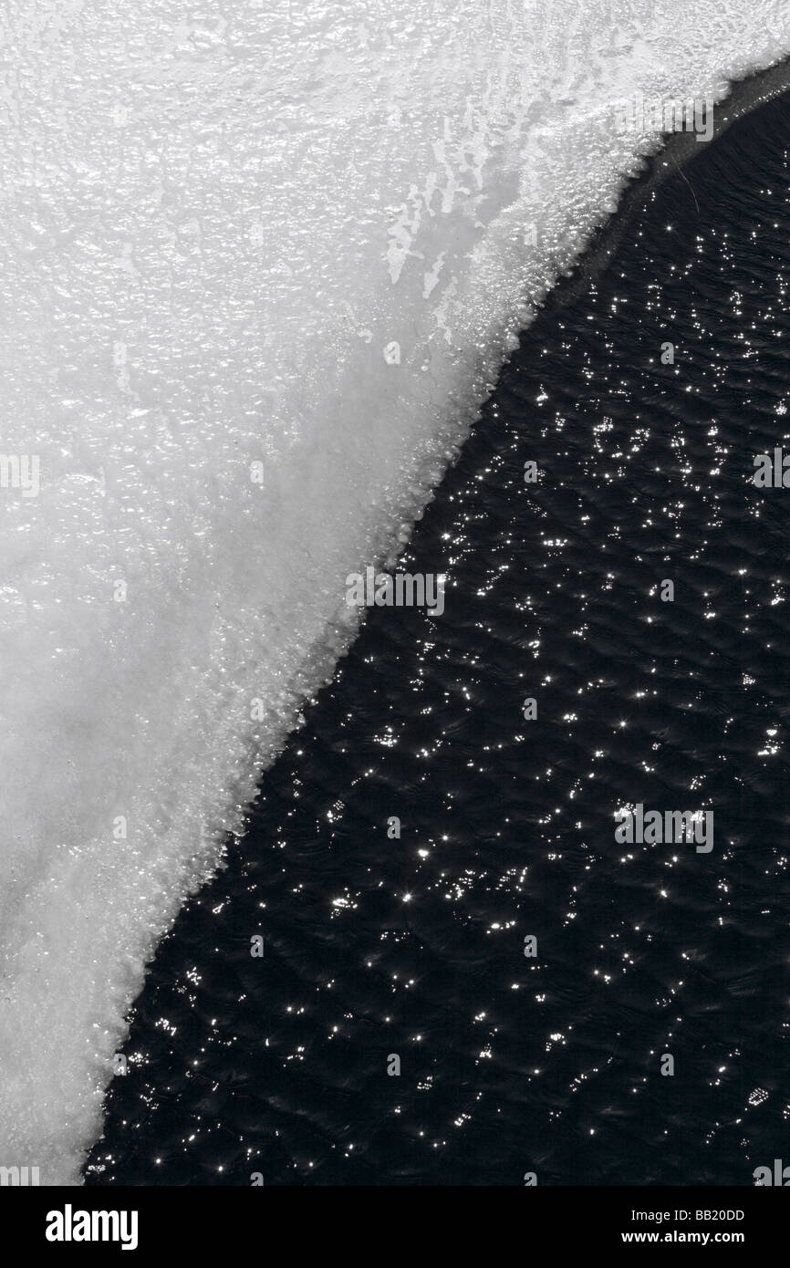 ice forming on lake Stock Photo - Alamy