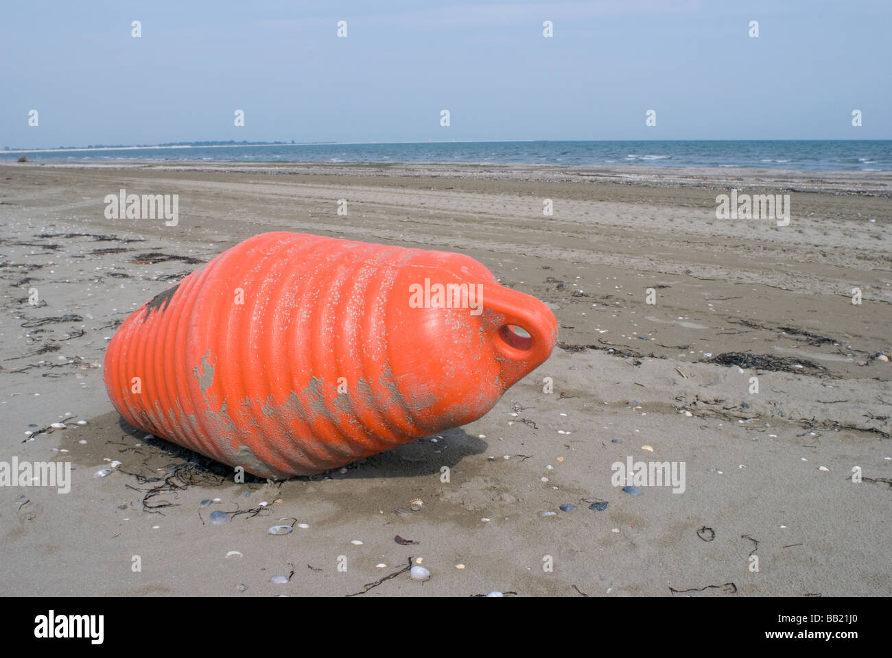 Objects washed up on the shore hi-res stock photography and images - Alamy