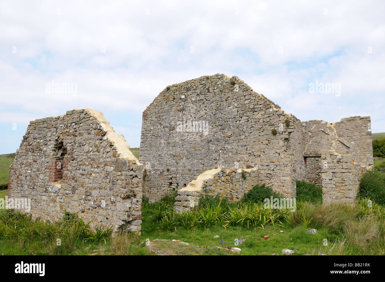 Ruined house ruins hi-res stock photography and images - Alamy