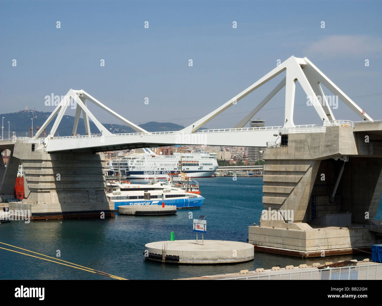 Suspension bridge barcelona hi-res stock photography and images - Alamy