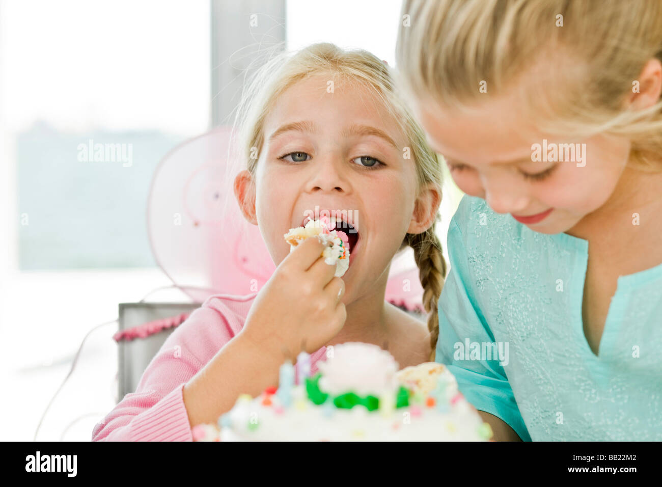Girls eating icing hi-res stock photography and images - Alamy