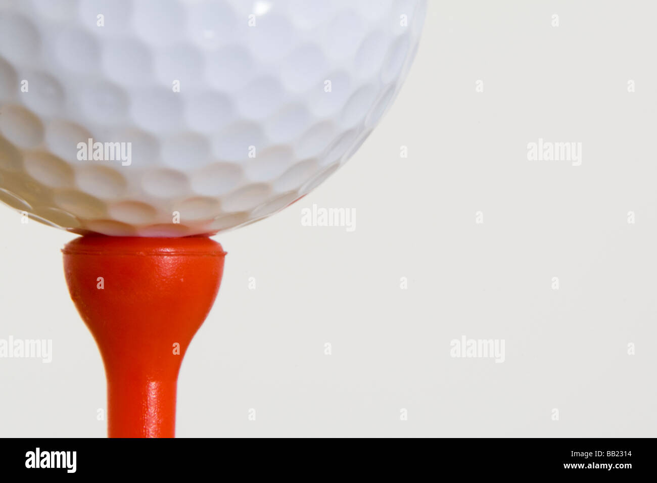 White golf ball on red tee peg hi-res stock photography and images - Alamy