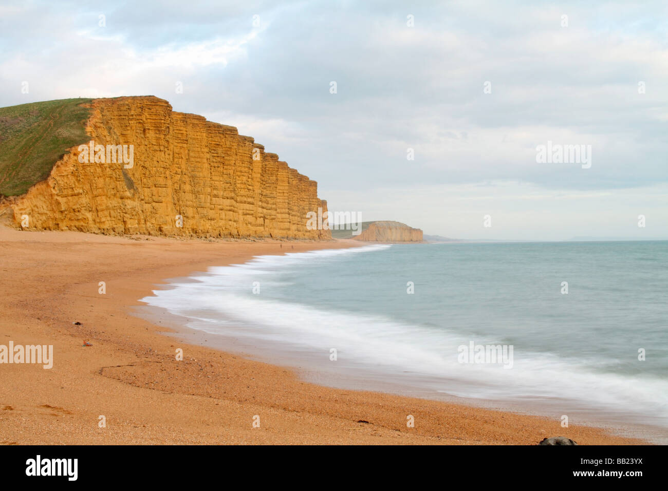 Dorset cliffs storm hi-res stock photography and images - Alamy