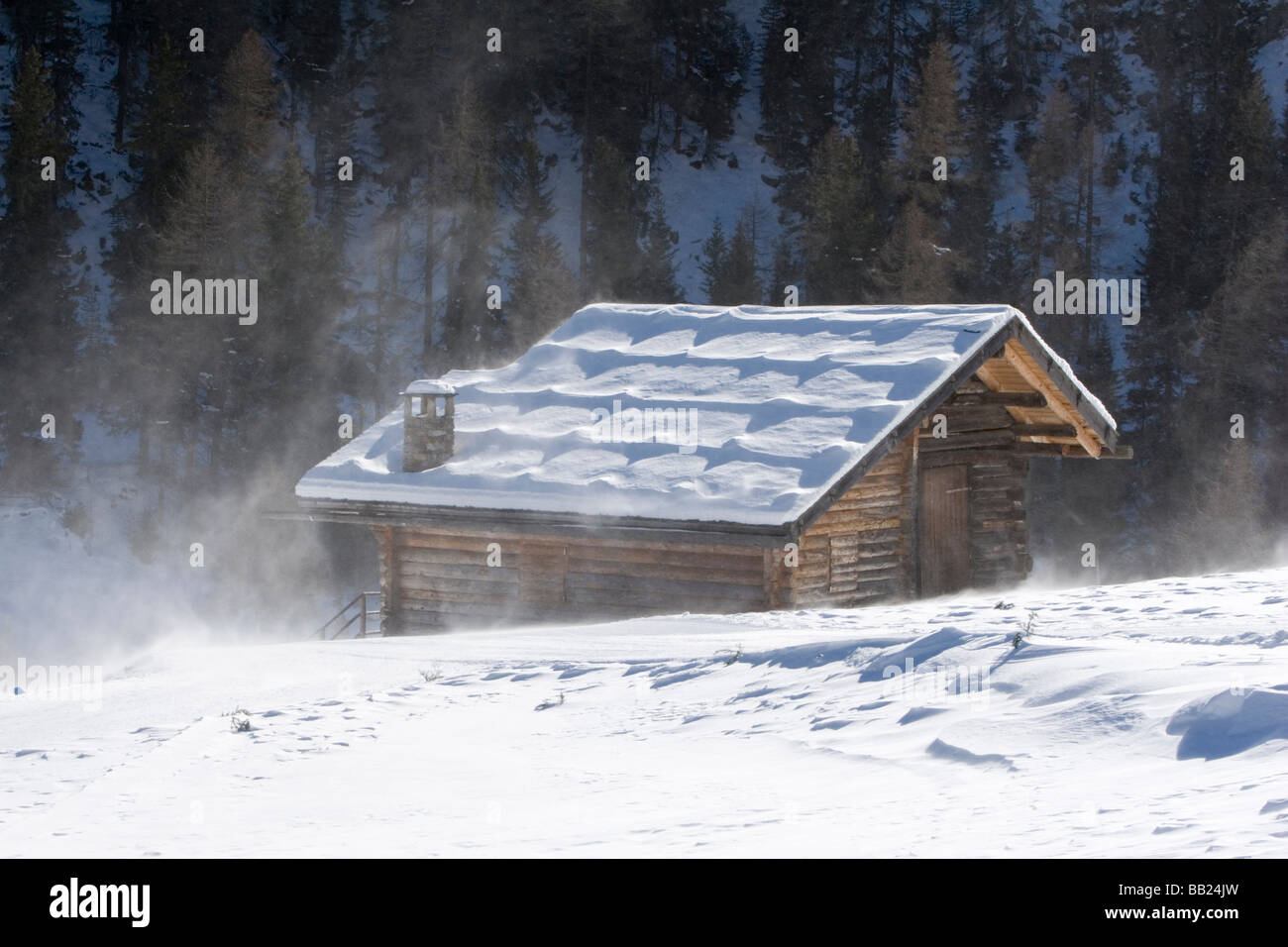 Wind blowing snow off mountain hi-res stock photography and images - Alamy
