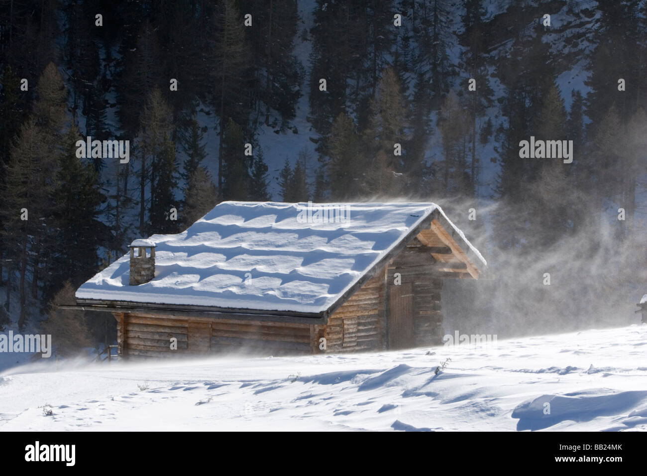 Wind blowing snow off mountain hi-res stock photography and images - Alamy