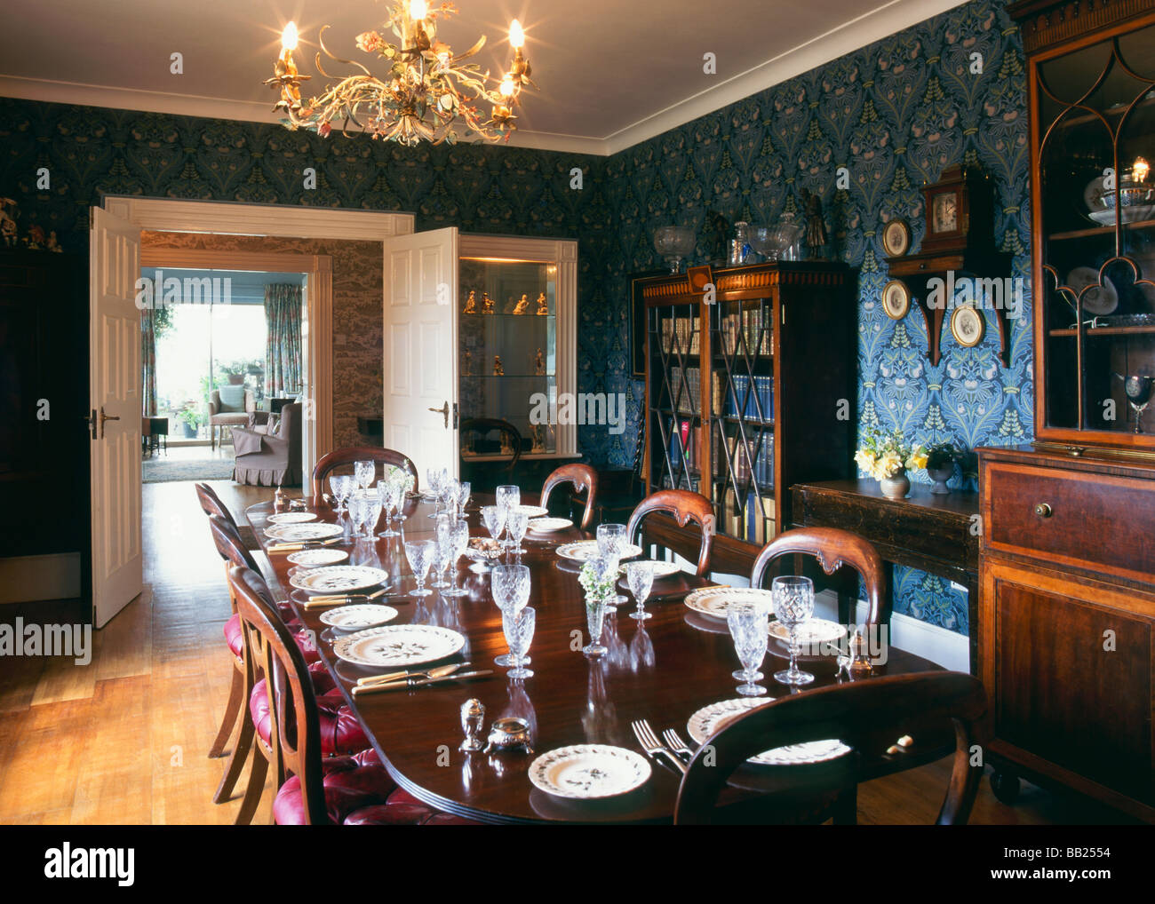 UK dining room traditional style Stock Photo - Alamy