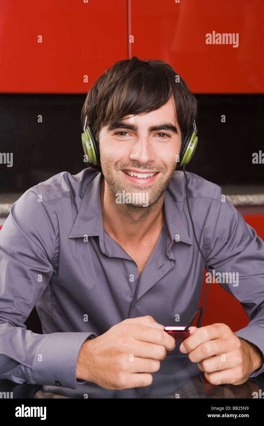 Man listening to an MP3 player Stock Photo - Alamy
